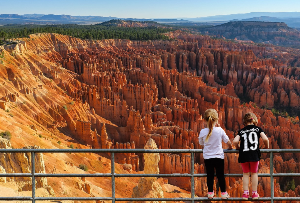 Hiking Utah's Red Rocks: Exploring The State's Geologic Wonders - Skeehive