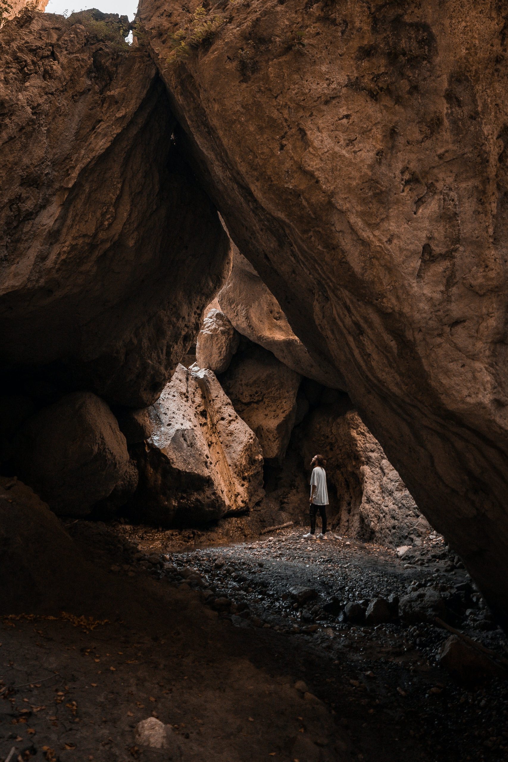 Exploring the Hidden Wonders of Caves in Utah - Skeehive